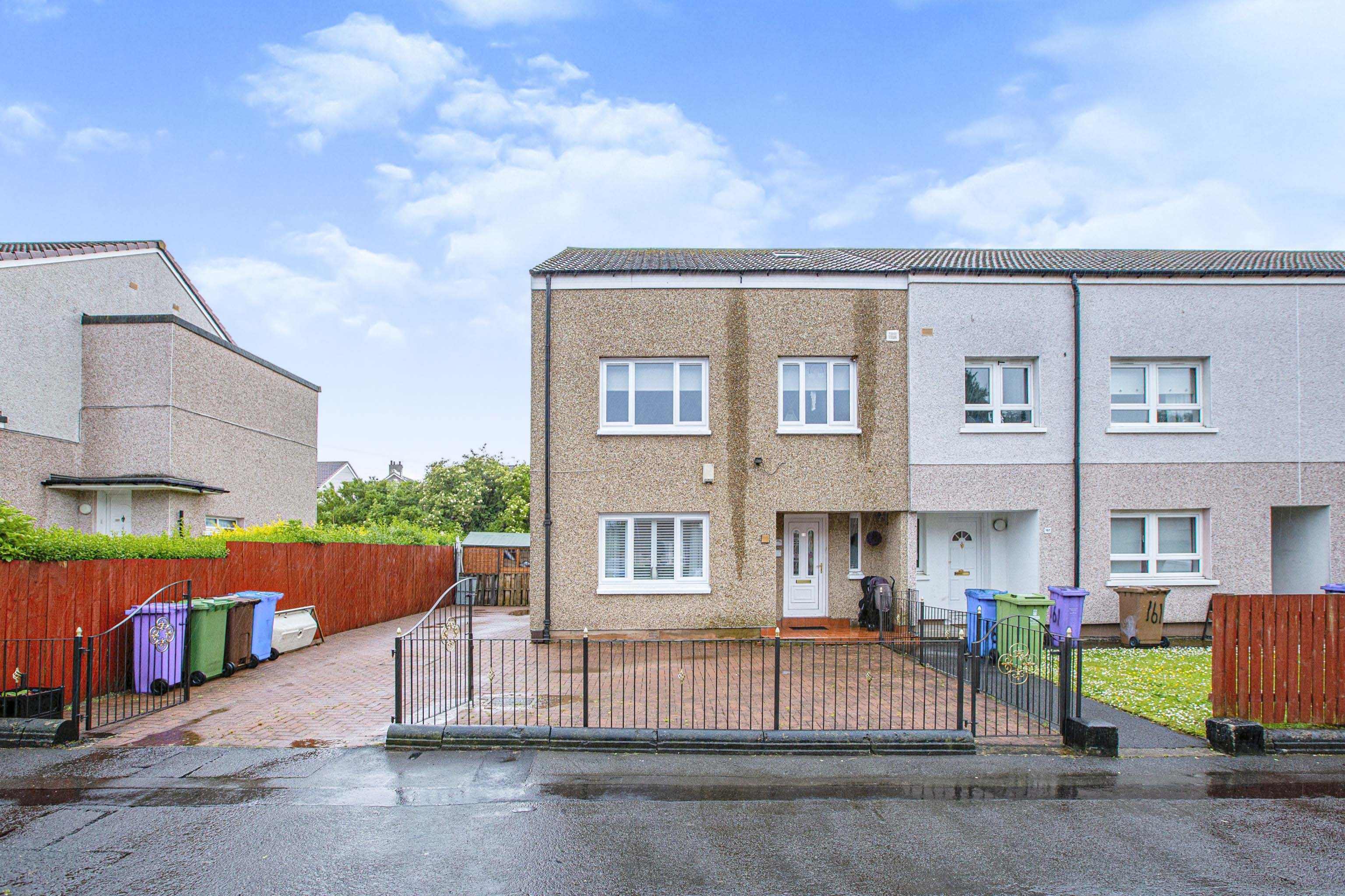 4 bedroom end of terrace house for sale in Linburn Road, Glasgow, G52 4EL