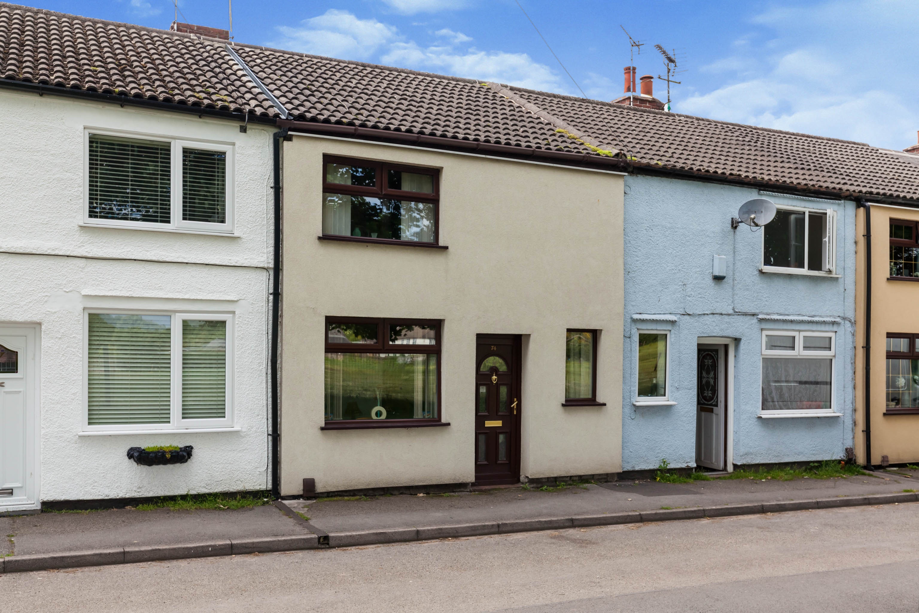 3 bedroom terraced house for sale in Moseley Road, Nottingham, NG15 0AB