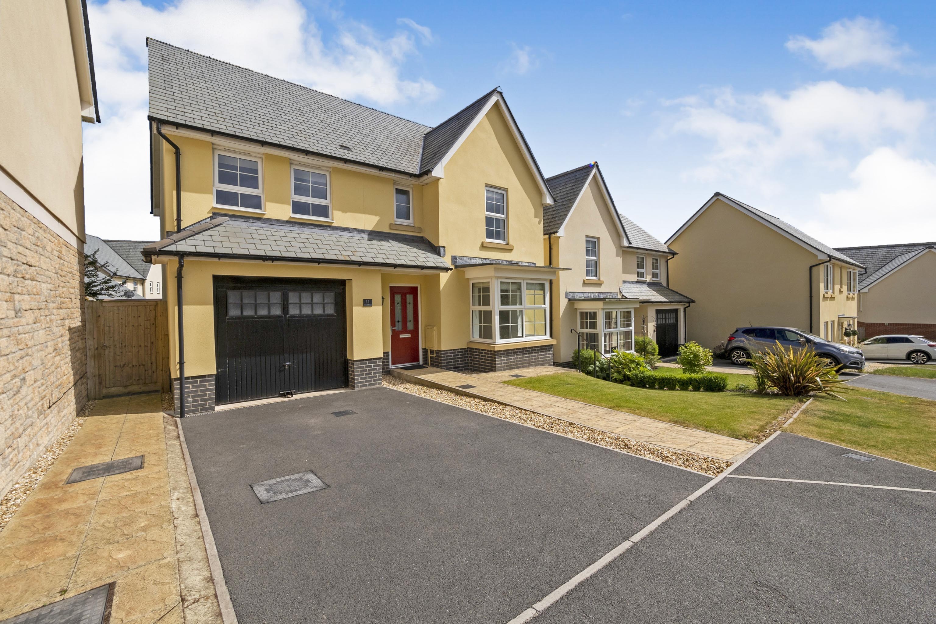 4 Bedroom Detached House For Sale In Gould Place Newton Abbot Tq12 4fp