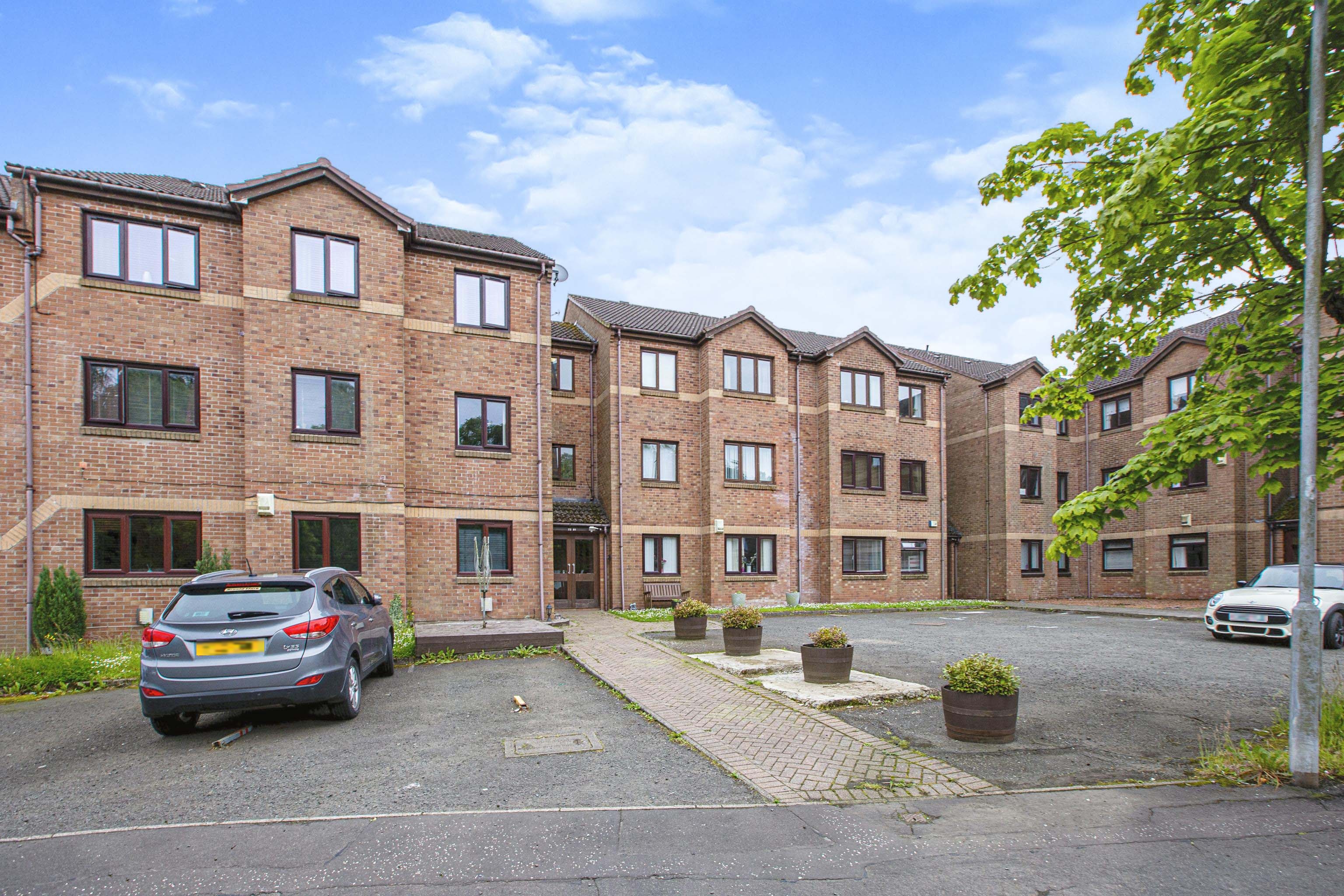 2 bedroom flat for sale in Mahon Court, Glasgow, G69 0QF
