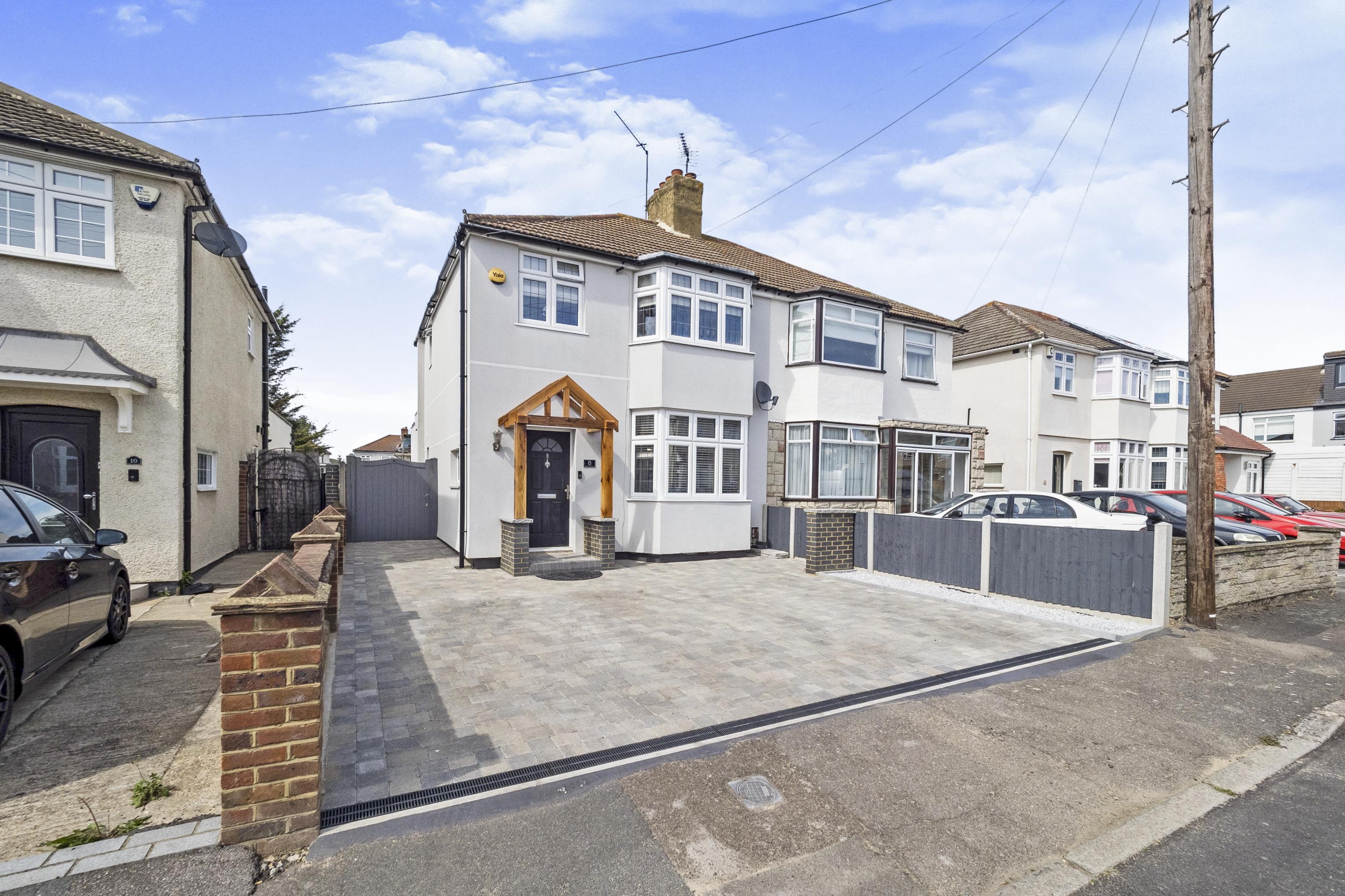 3 Bedroom Semi Detached House For Sale In Wren Gardens Hornchurch