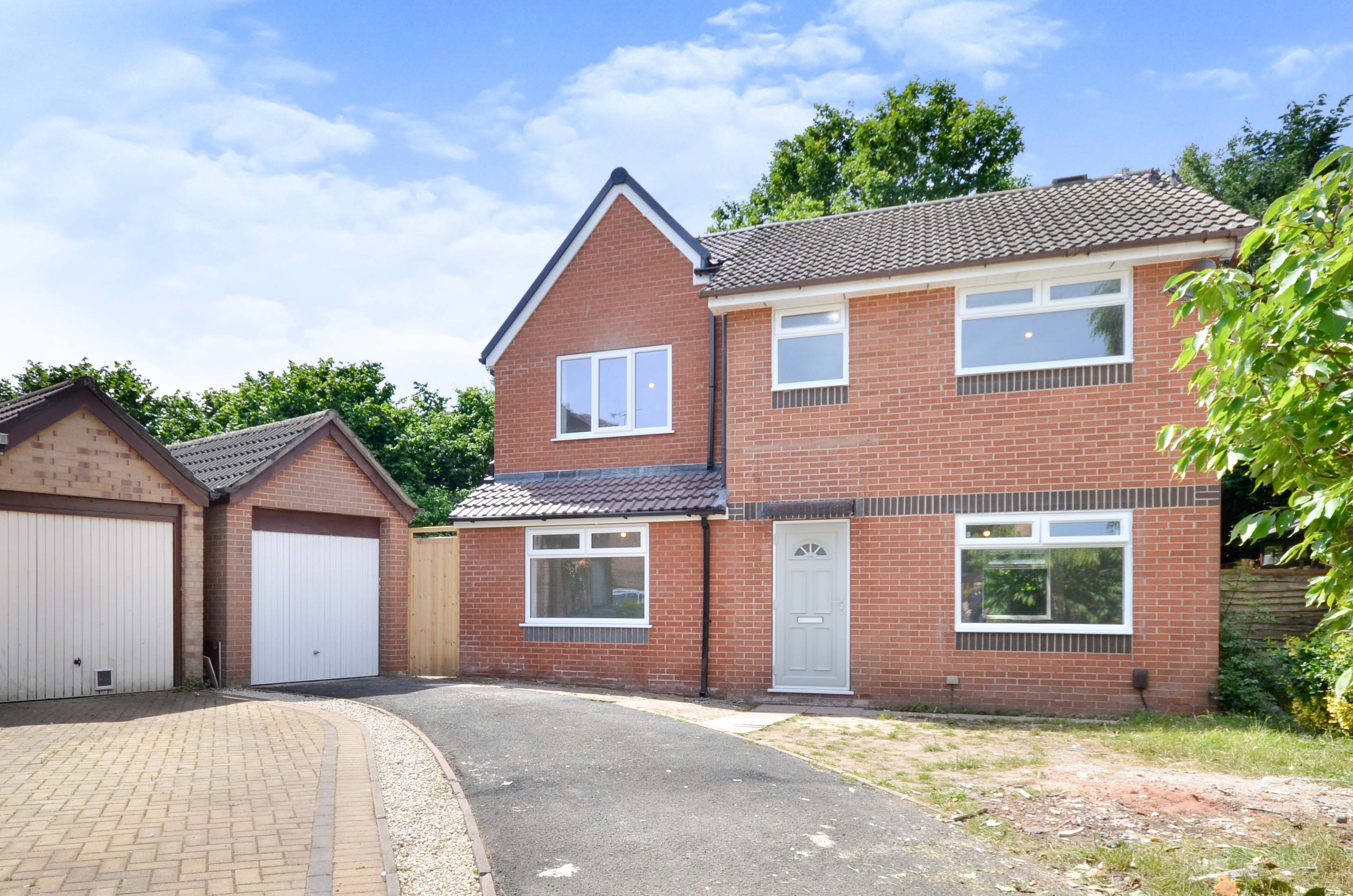 5 bedroom detached house for sale in Goldcrest Close, Manchester, M22 4WU