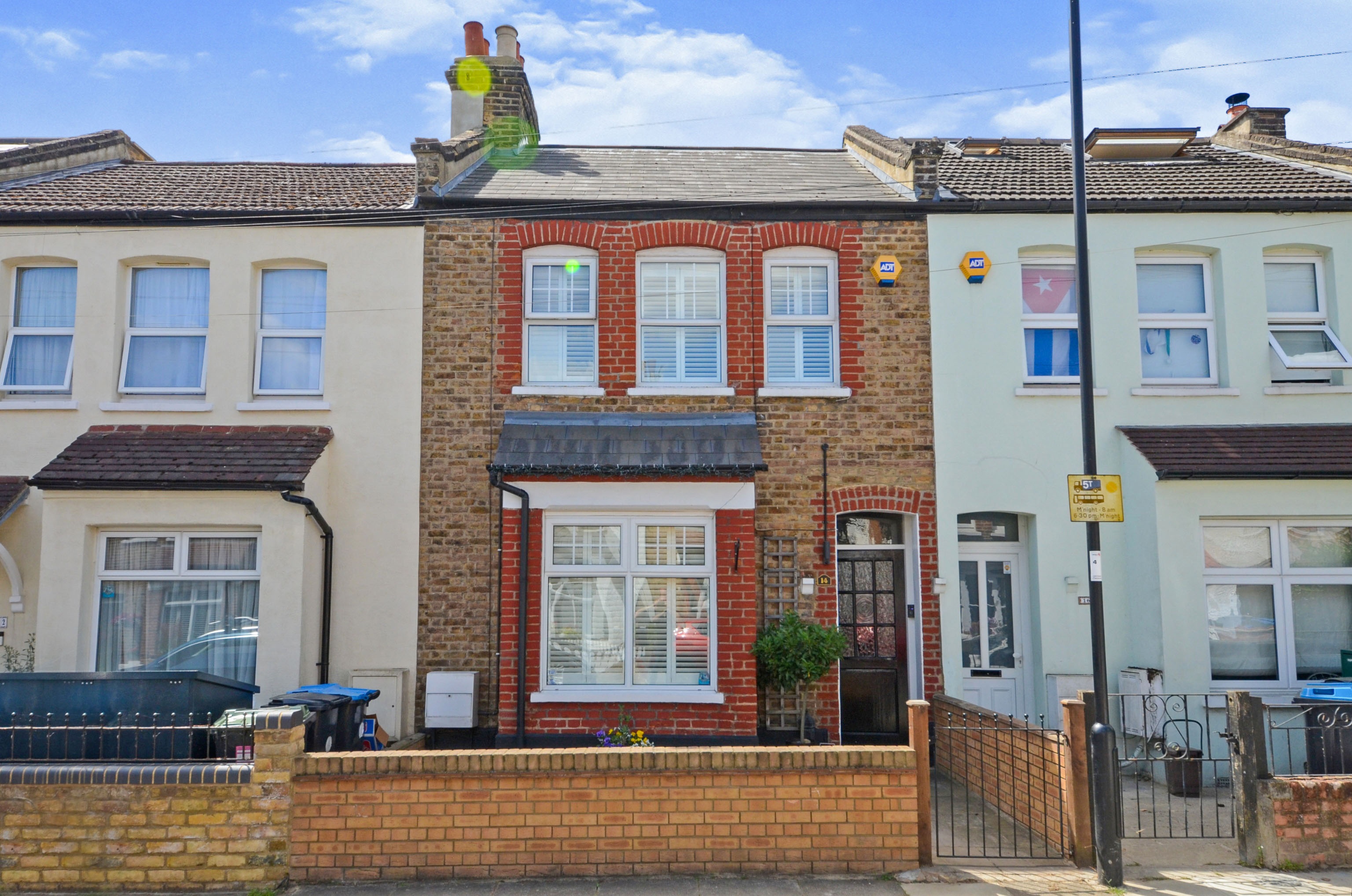 3 bedroom terraced house for sale in Burlington Road, Enfield, EN2 0LJ