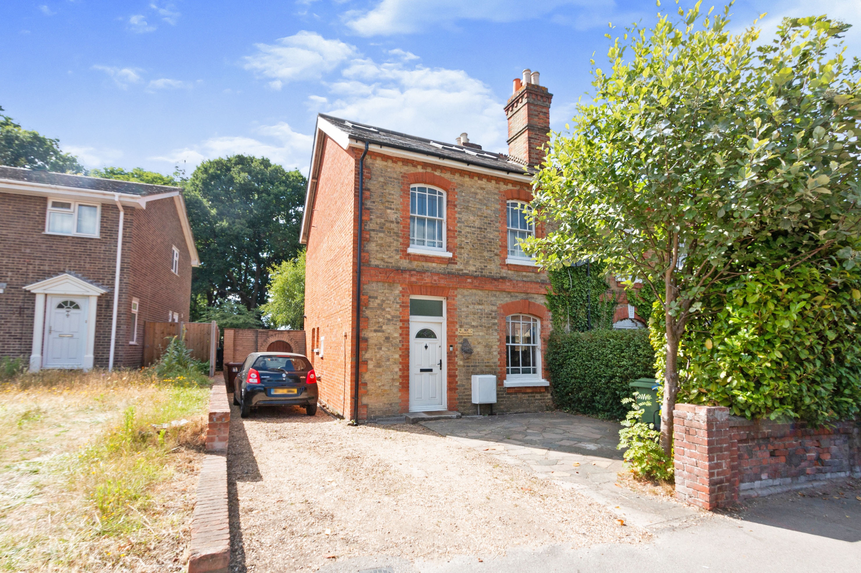 4 Bedroom Semi Detached House For Sale In Farnborough Road Farnborough