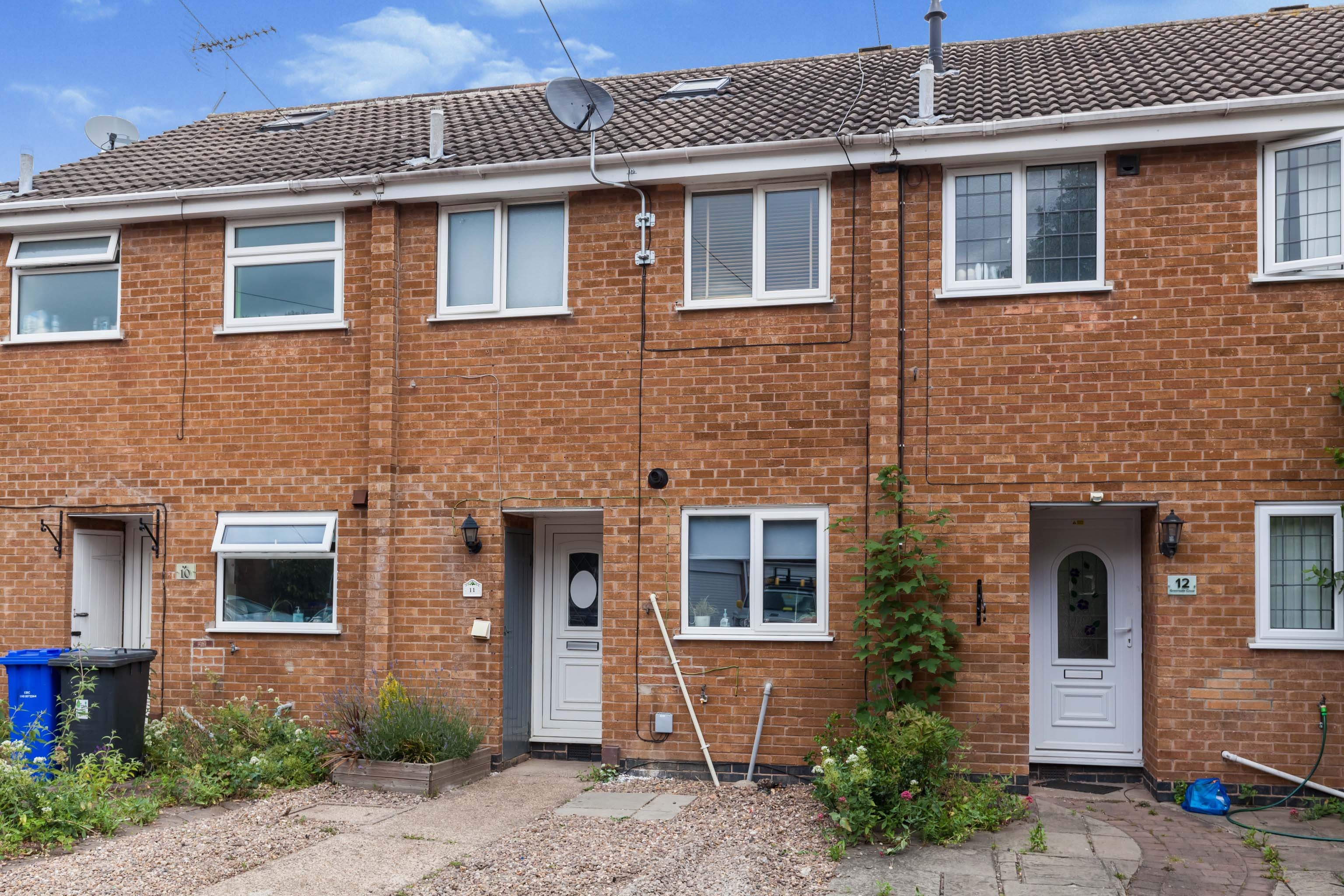 2 bedroom terraced house for sale in Greenside Close, Nottingham, NG10 1GX