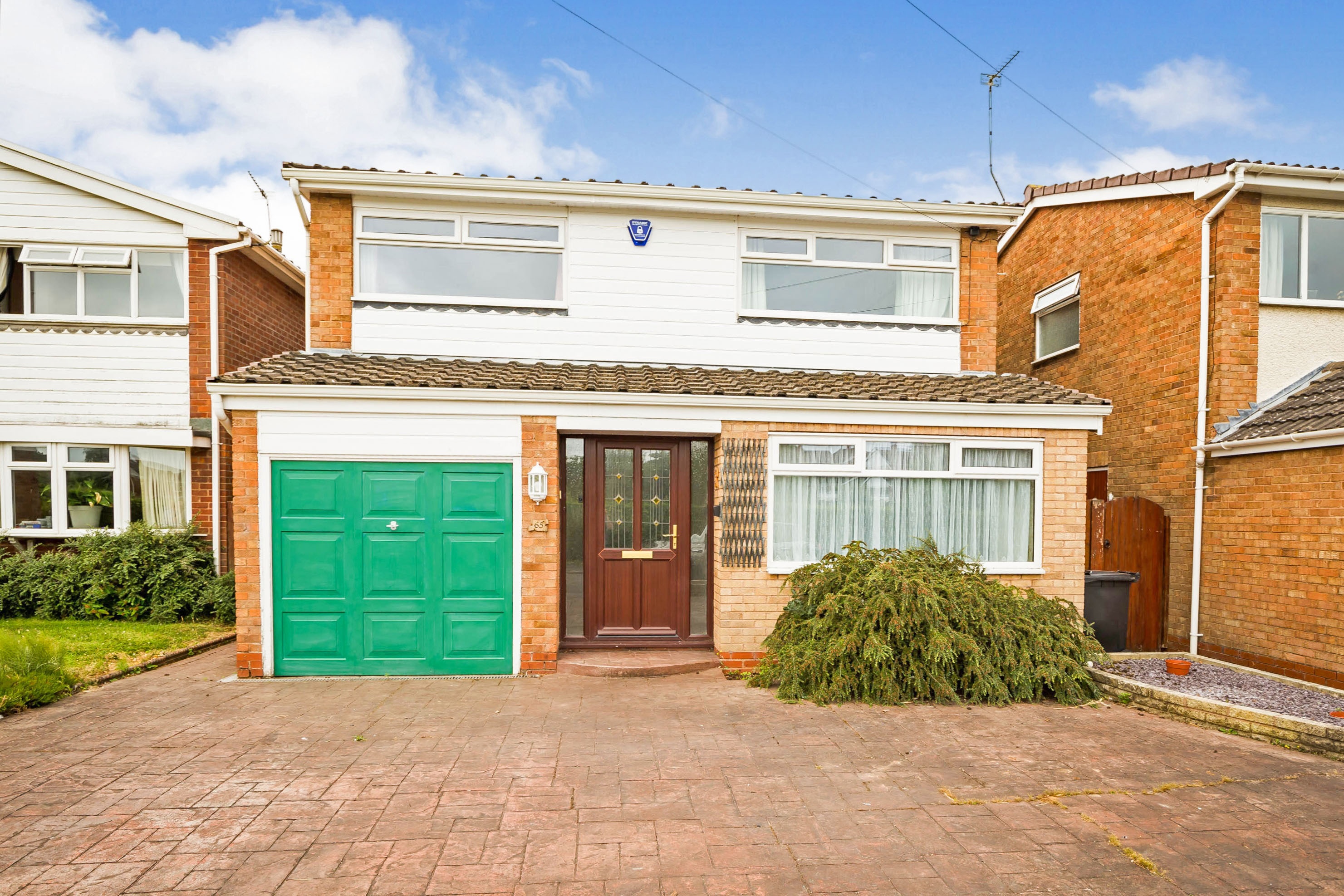 4 bedroom detached house for sale in Thackeray Drive, Chester, CH3 5LP