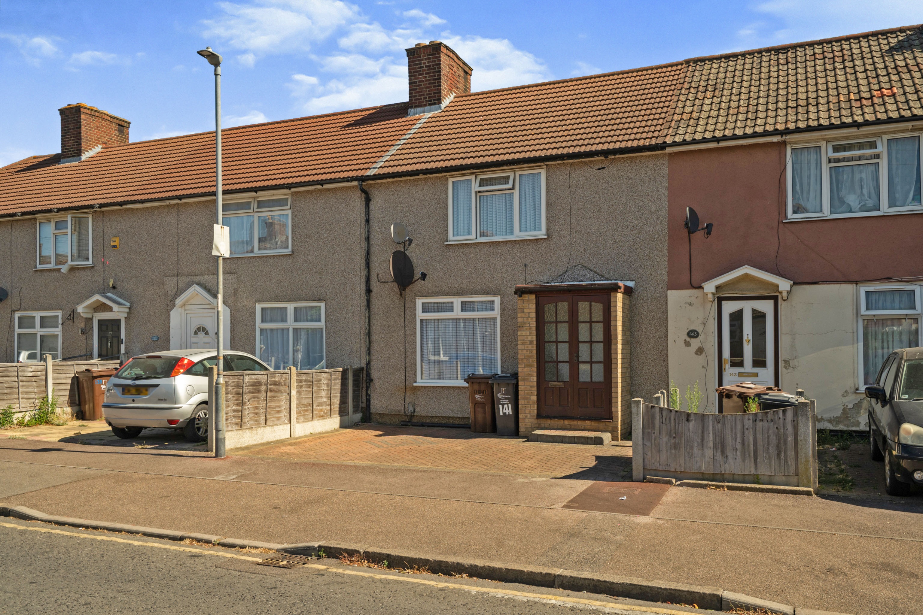 3 Bedroom Terraced House For Sale In Amesbury Road Dagenham Rm9 6ad