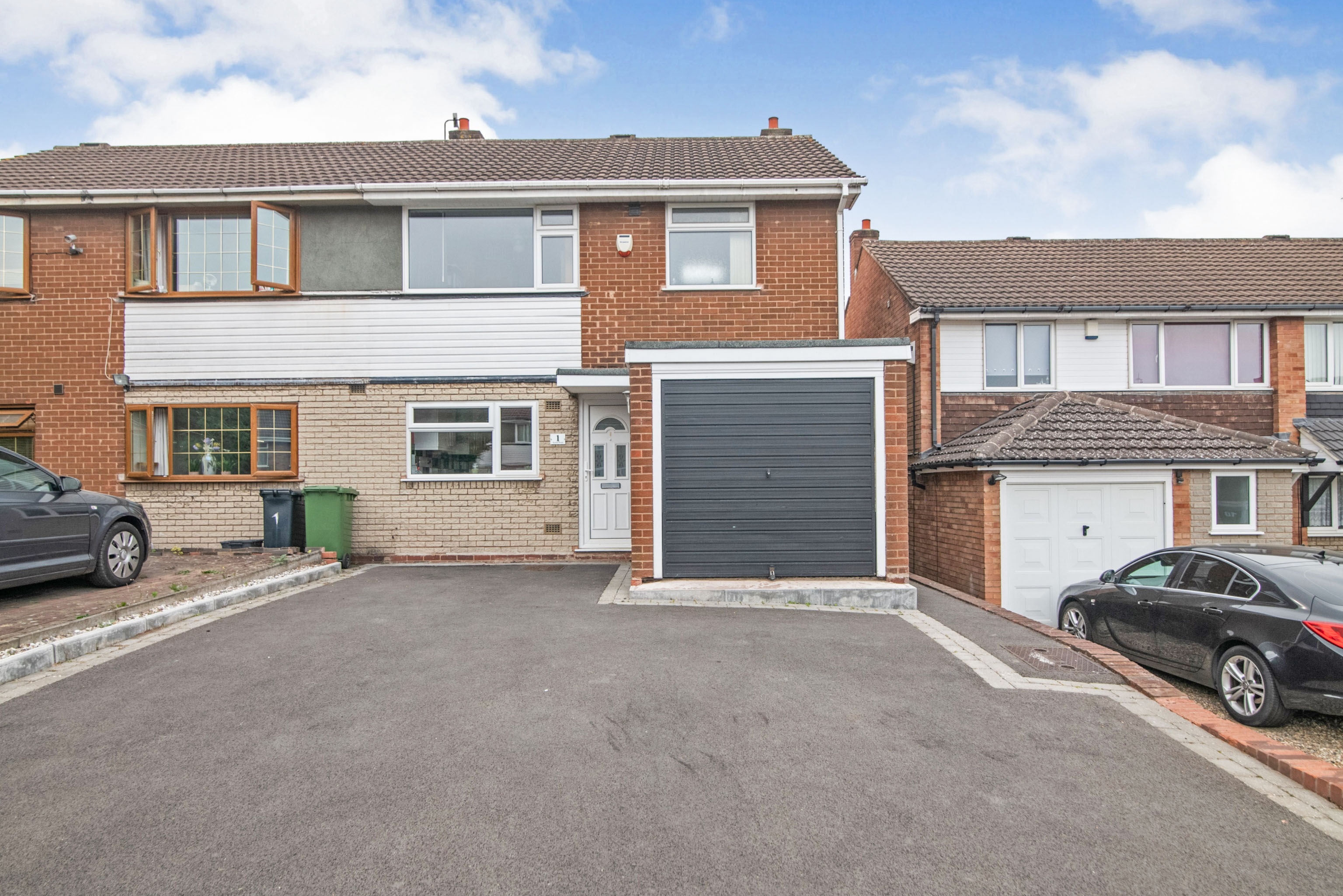 3 Bedroom Semi Detached House For Sale In Kestrel Road Halesowen B63 2ph