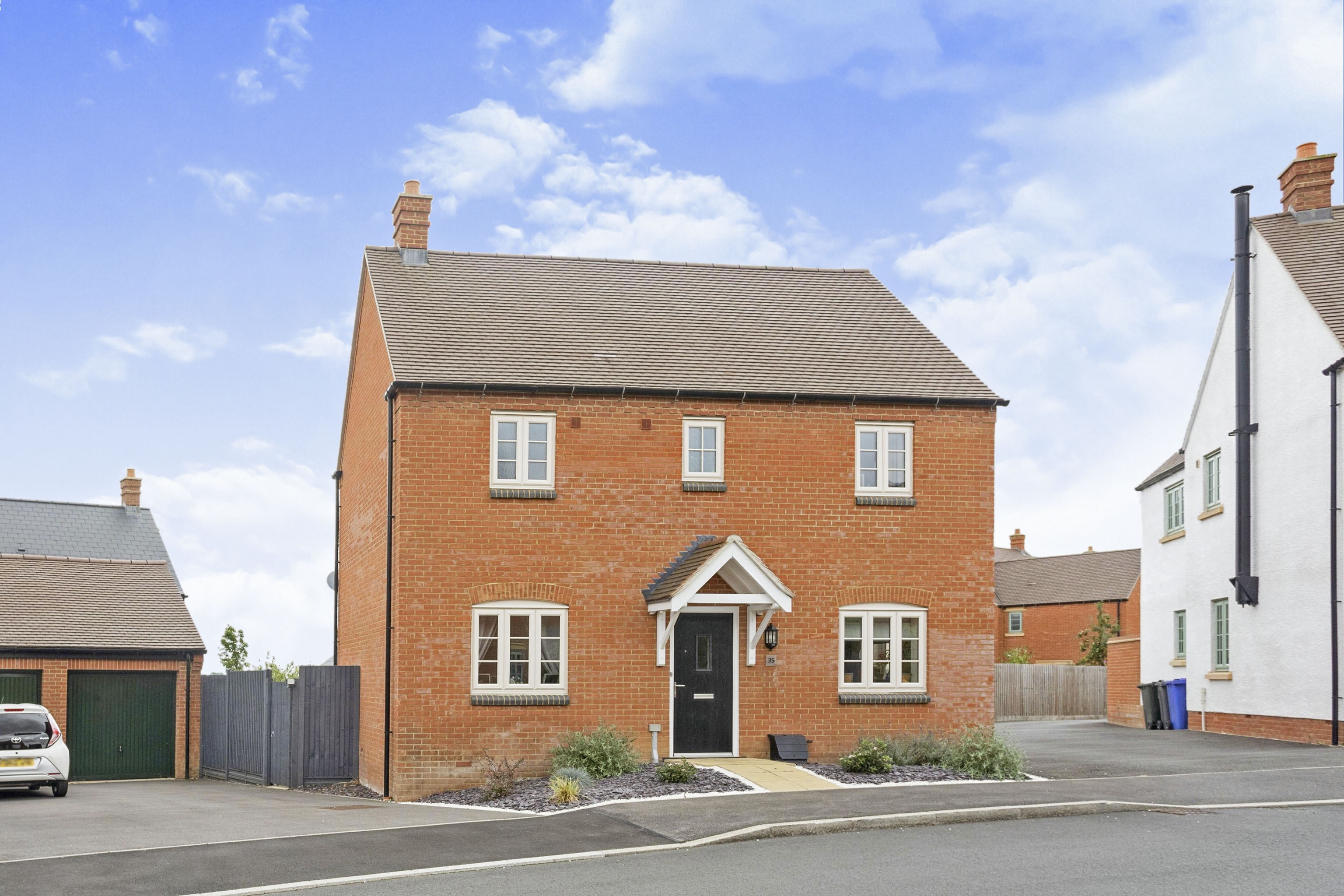 3 Bedroom Detached House For Sale In Lagonda Drive Brackley Nn13 6fe