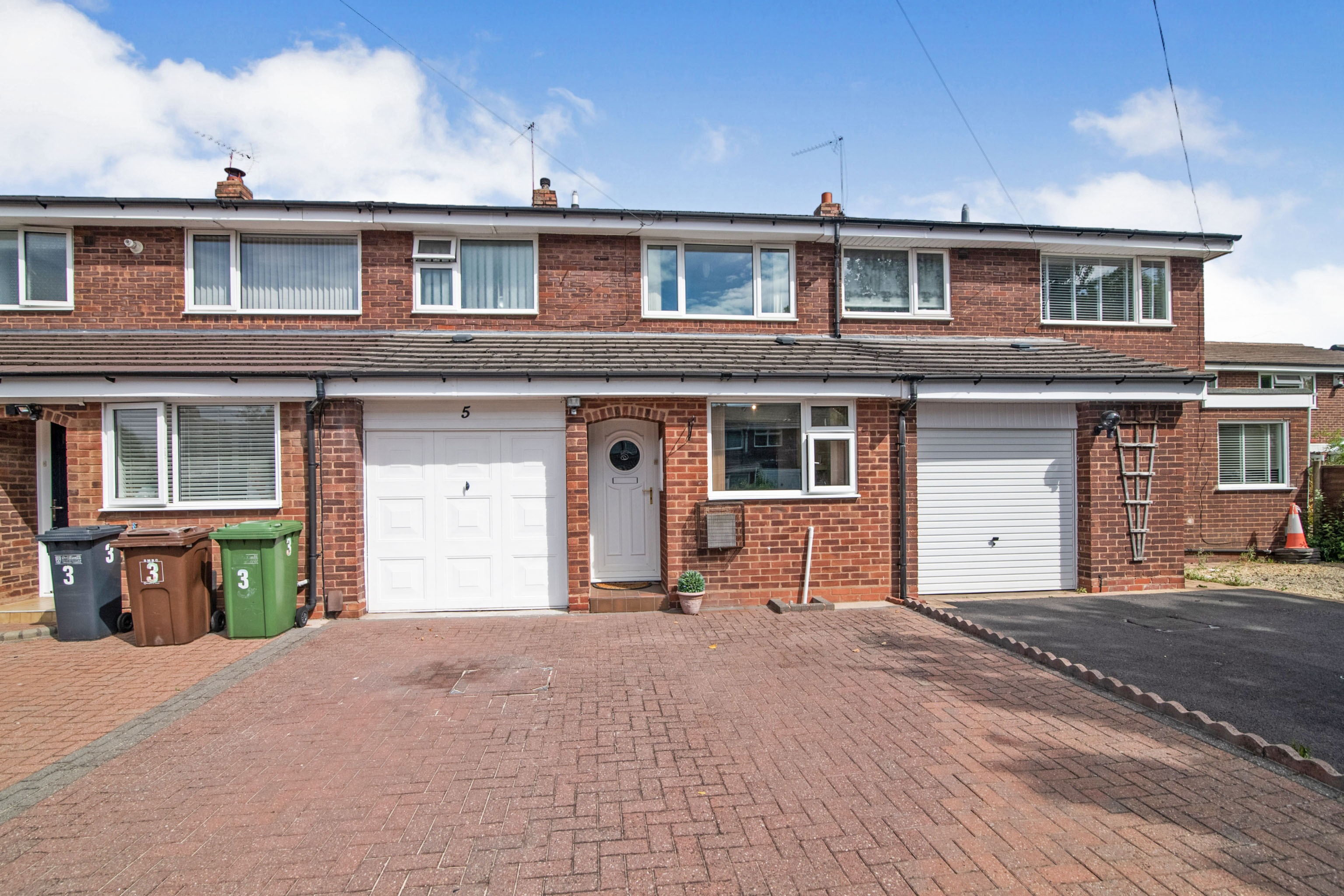 3 bedroom terraced house for sale in Ashorne Close, Birmingham, B28 9NX