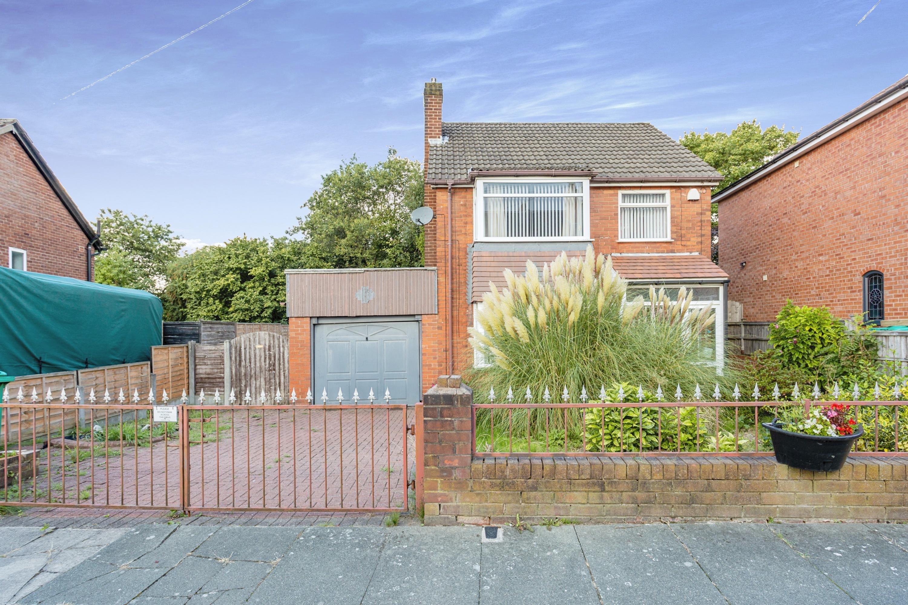 3 bedroom detached house for sale in Sparth Road, Manchester, M40 1QH