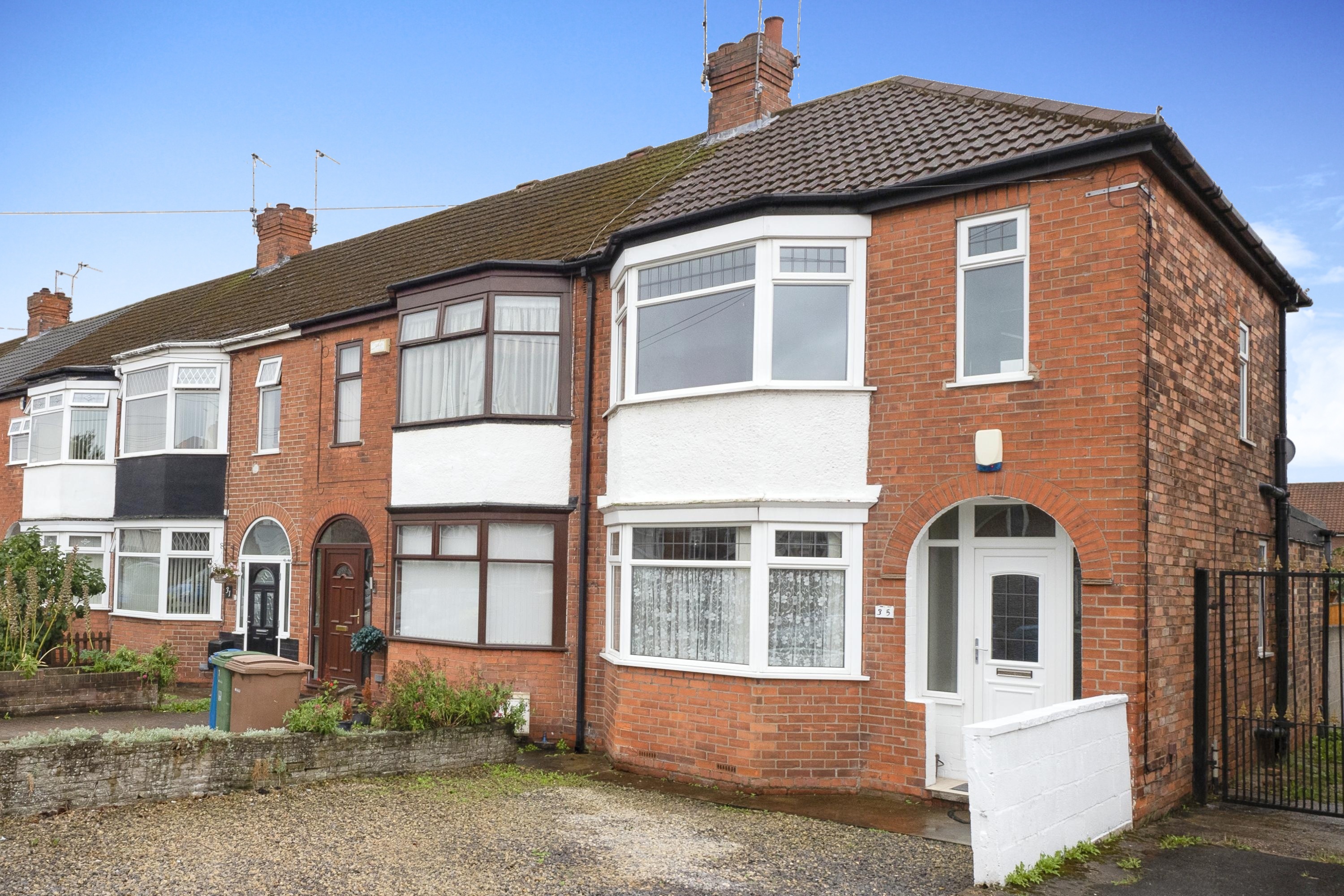 3 bedroom end of terrace house for sale in Loyd Street, Hull, HU10 6UQ