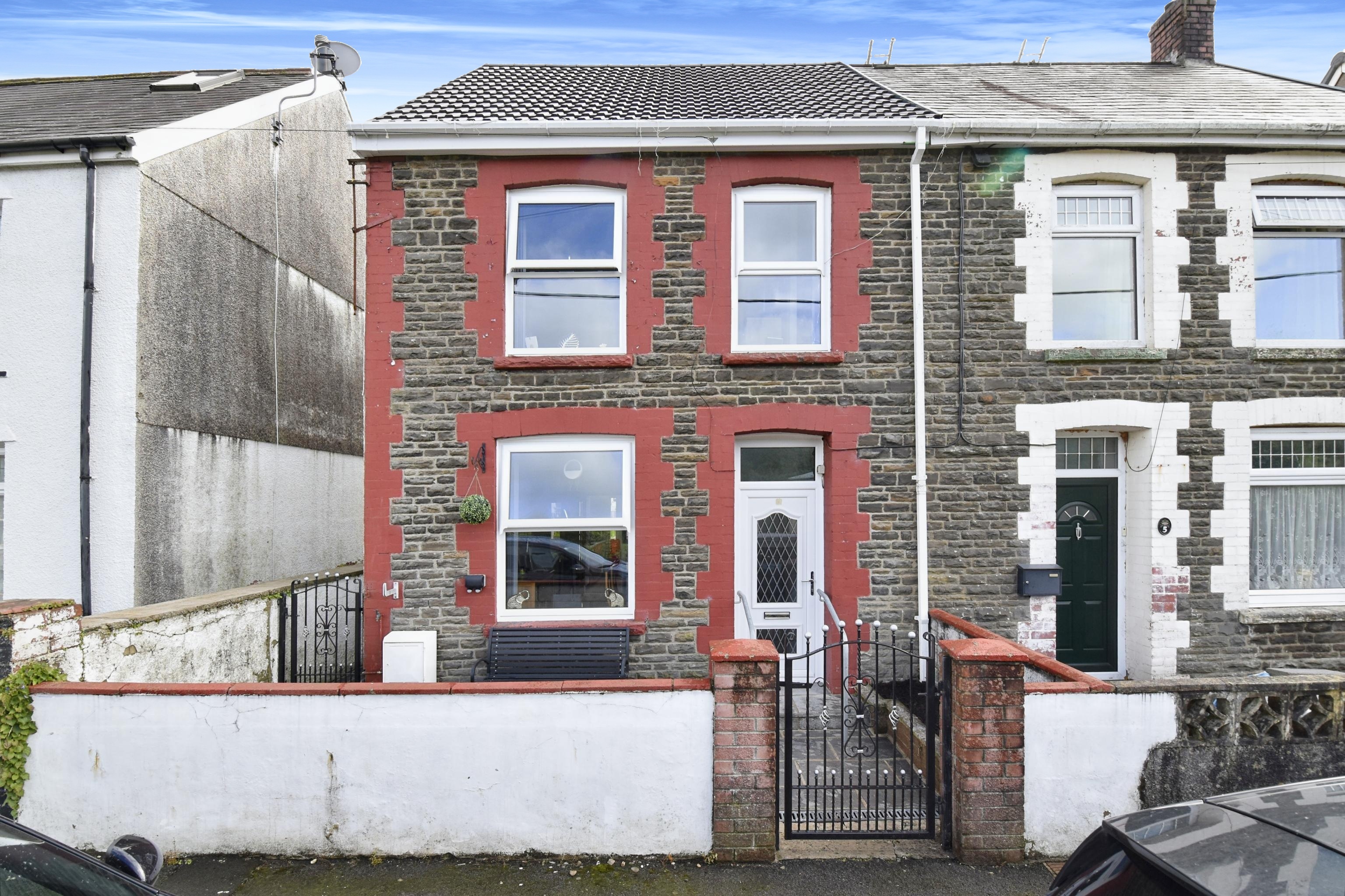 3 bedroom semi-detached house for sale in Wellfield, Melincourt, SA11 4AU