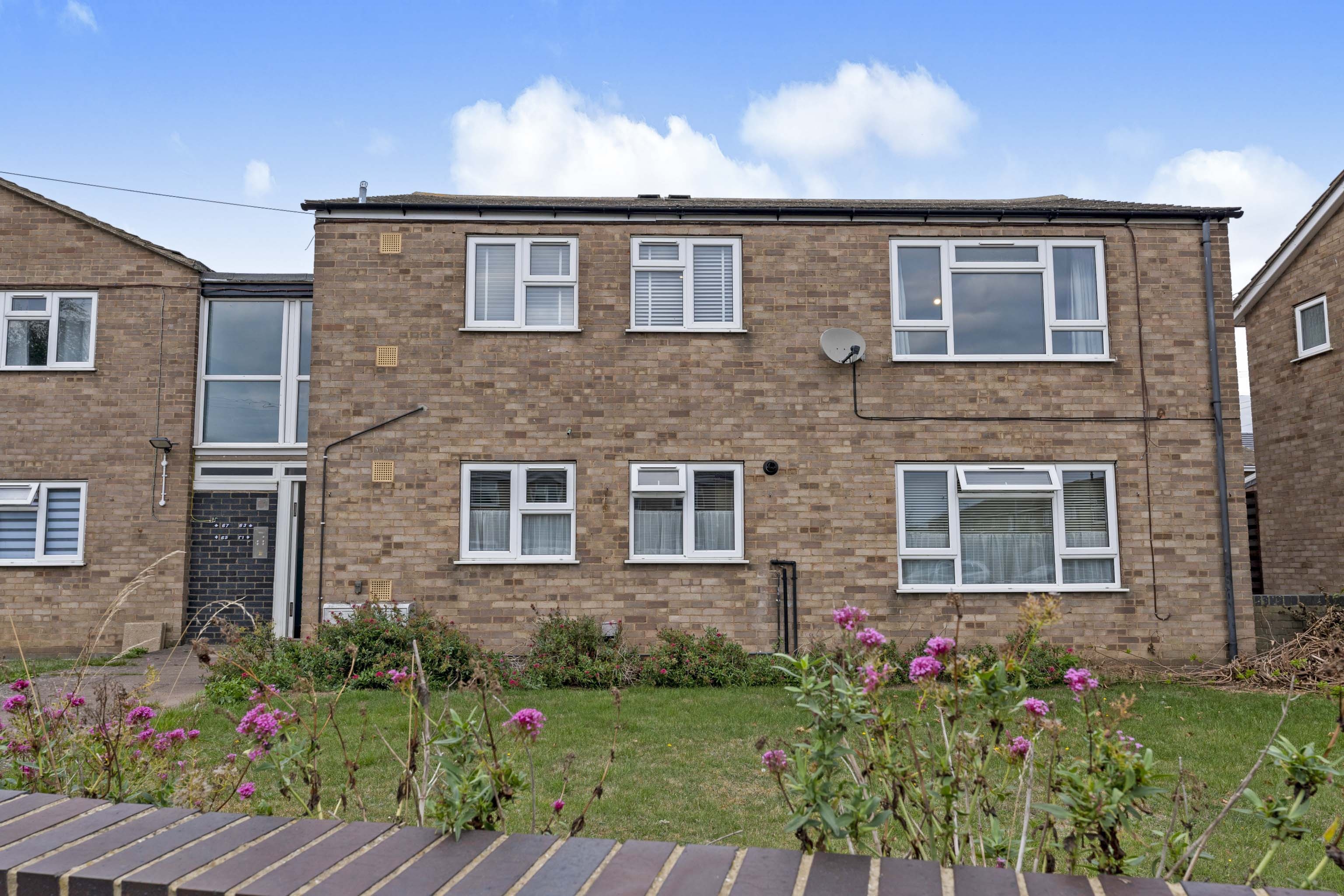 2 bedroom flat for sale in Edinburgh Road, Stamford, PE9 1HP