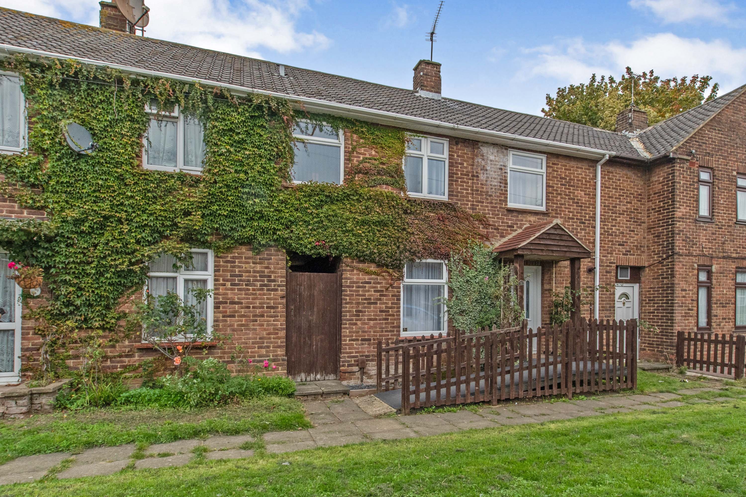 3 bedroom terraced house for sale in Goudhurst Road, Gillingham, ME8 6LQ