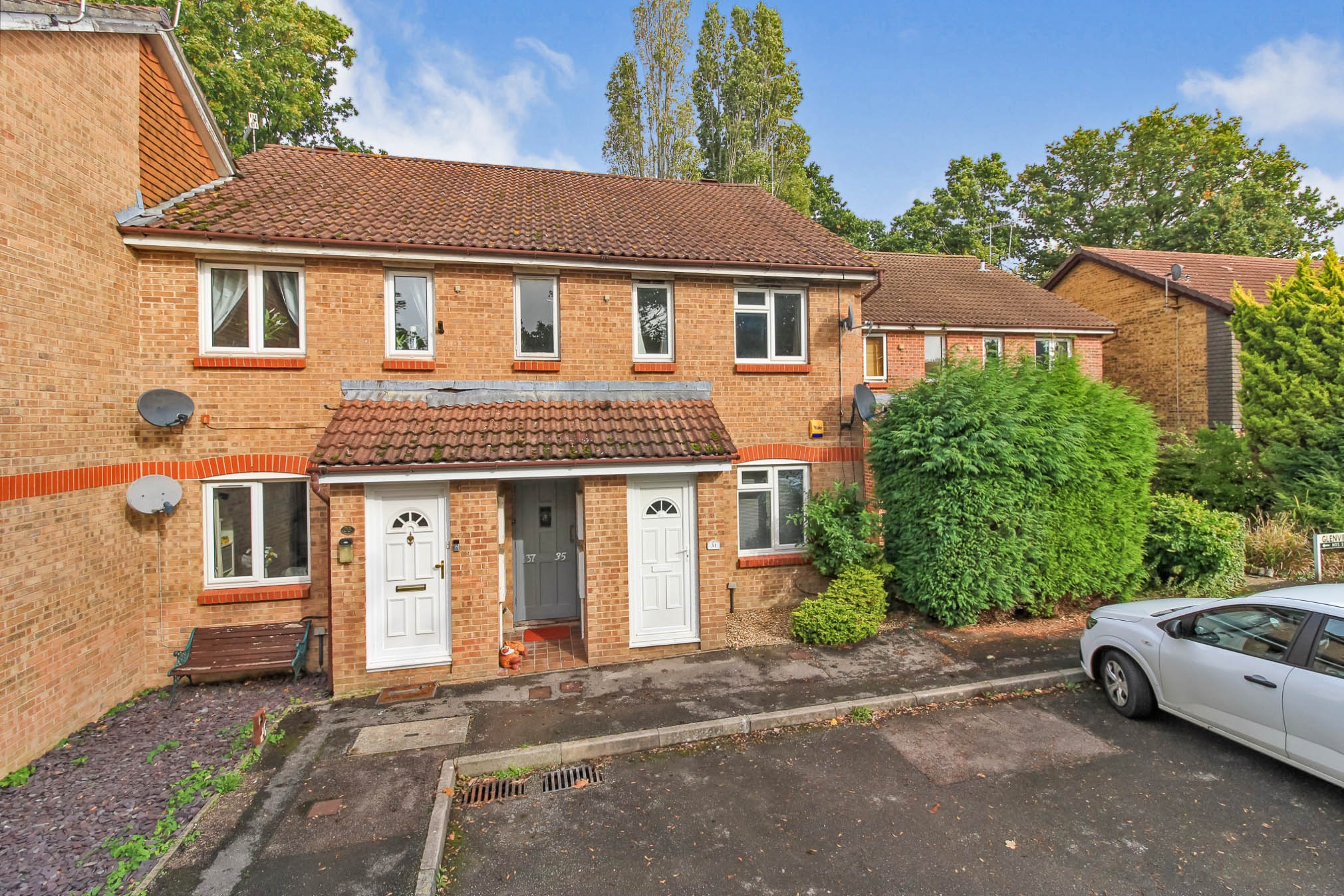 1 bedroom ground floor maisonette for sale in Glenview Close, Crawley ...