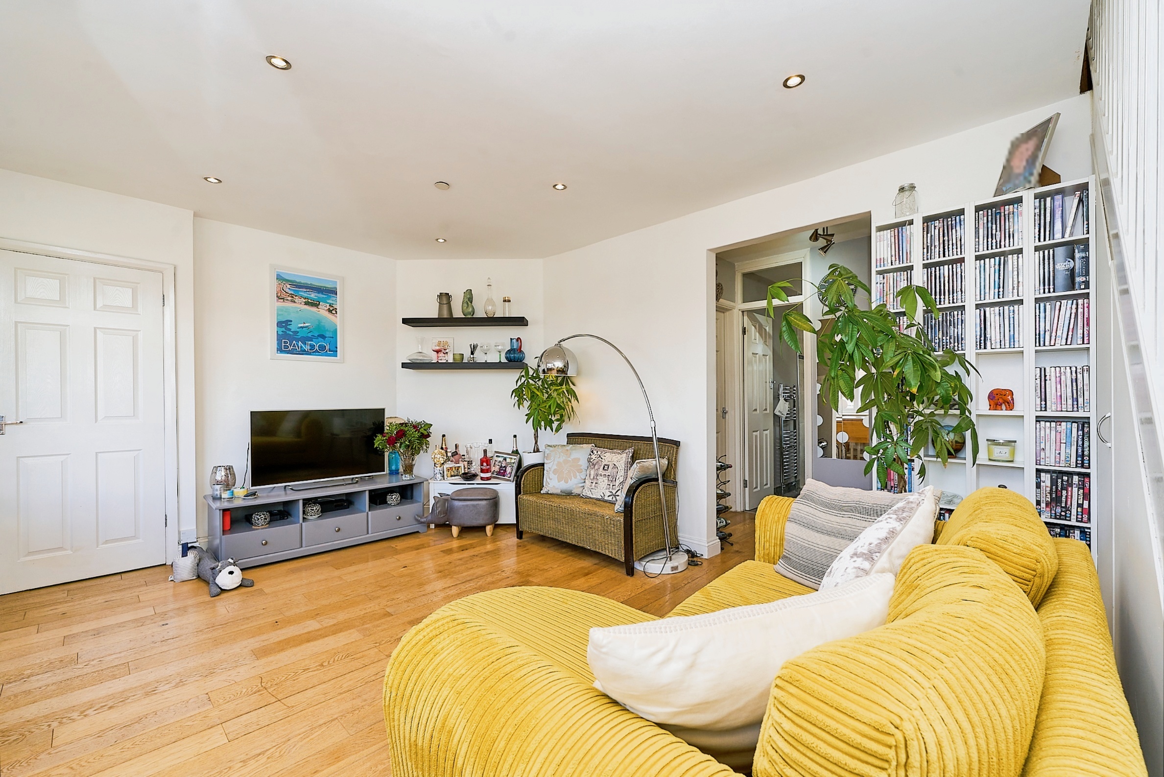 2 bedroom maisonette for sale in Warwick Road, Thames Ditton, KT7 0PR